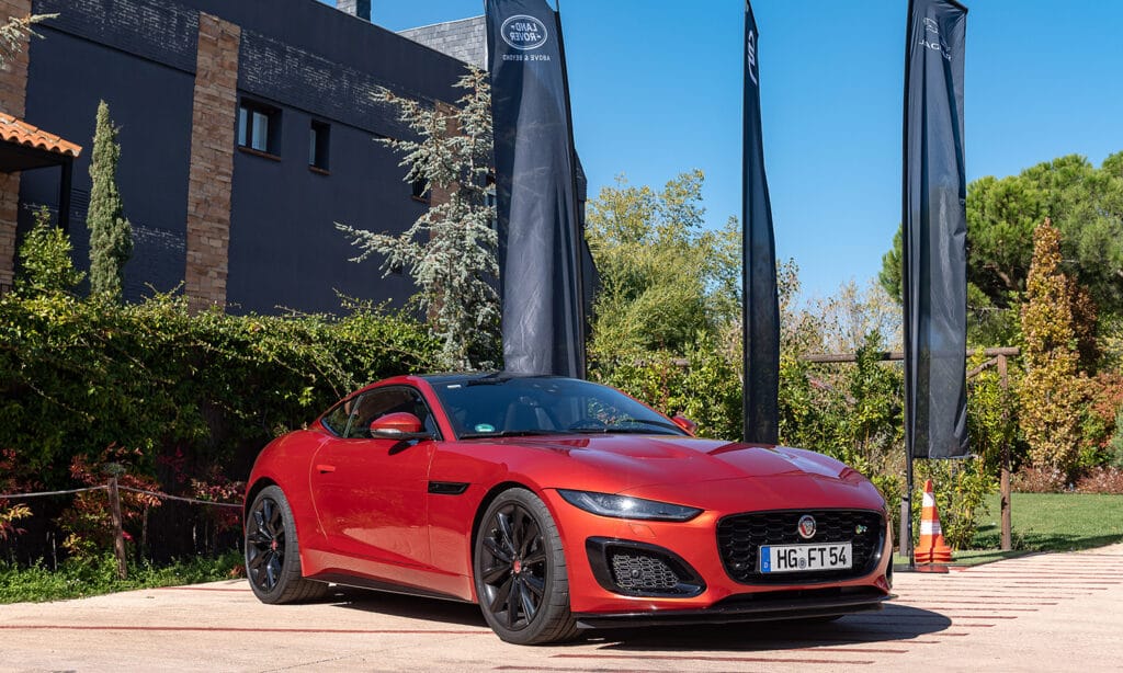 Conocemos la gama SVR de Jaguar Land Rover y probamos el F-Type R