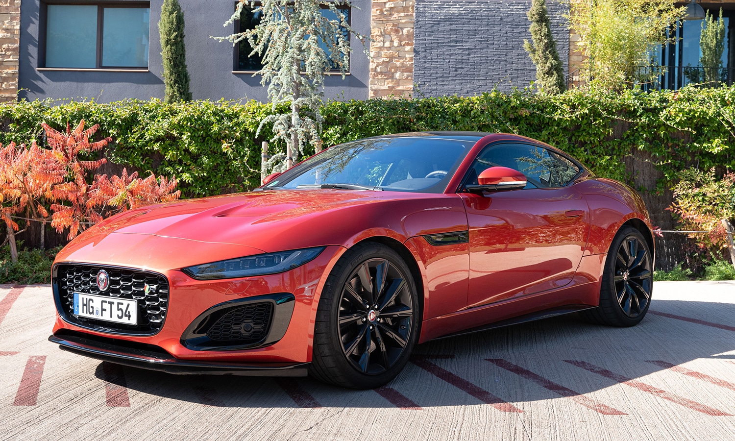 Conocemos la gama SVR de Jaguar Land Rover y probamos el F-Type R