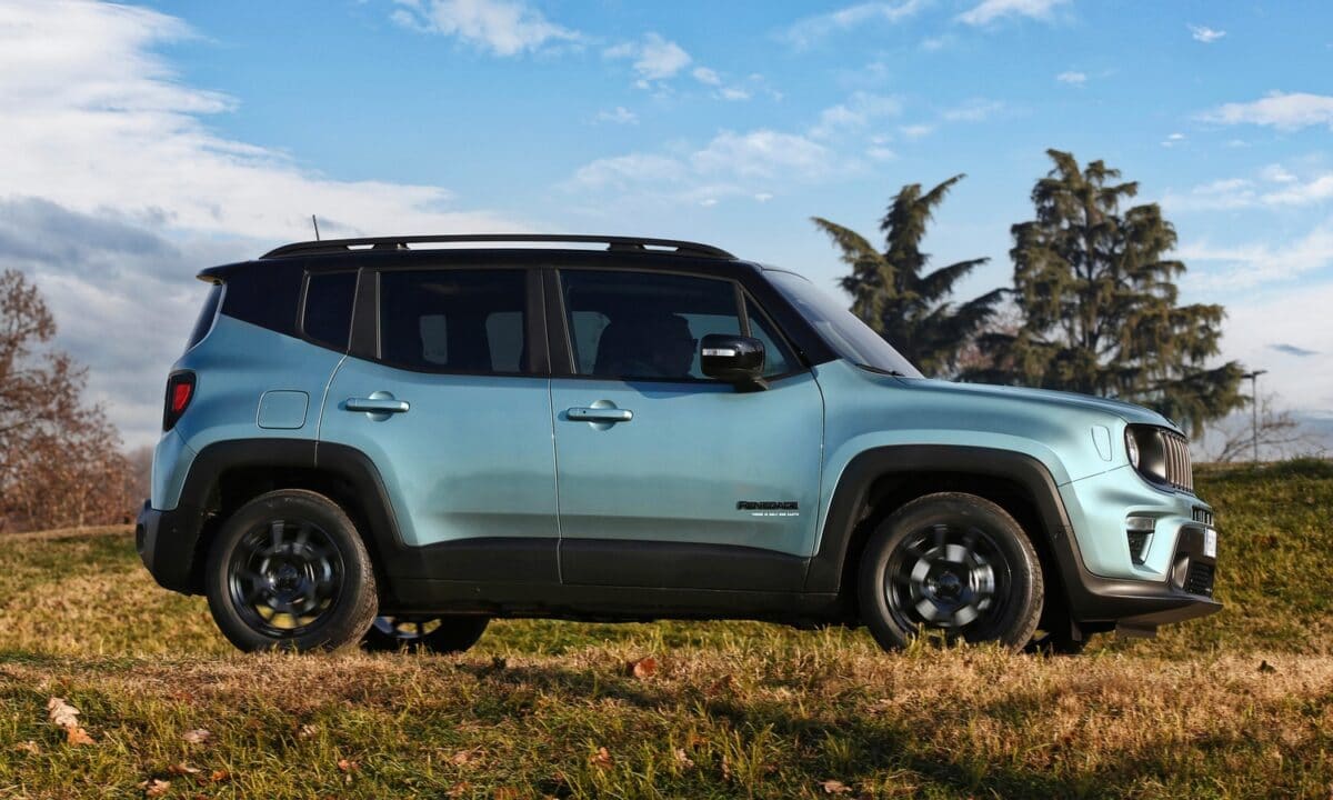 Pillan al Jeep B-SUV EV cargado de camuflaje en sus test de validación…