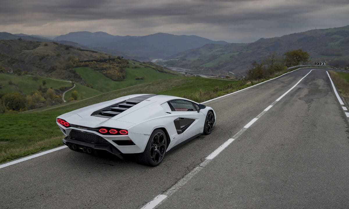 El Lamborghini Countach LPI 800-4 ya rueda por las carreteras