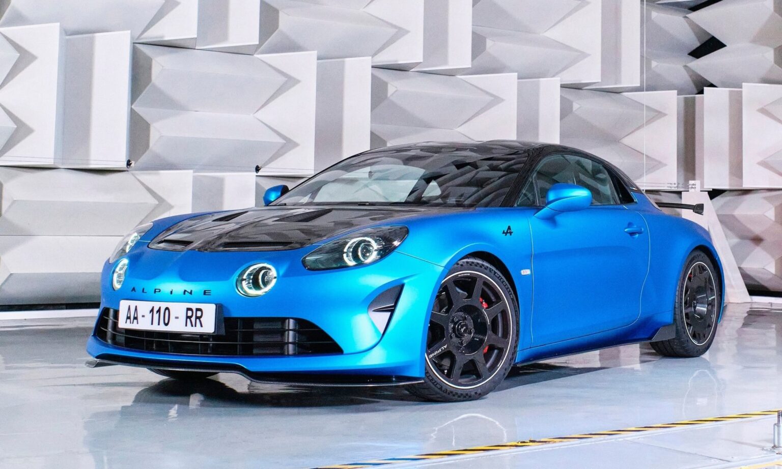 Alpine A110 R Ultime särab Goodwoodi kiirusefestivalil