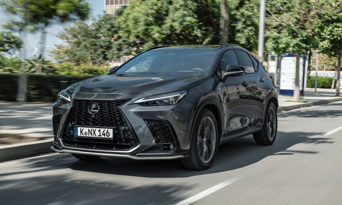 El Lexus NX también recibe un restyling de cara al 2018