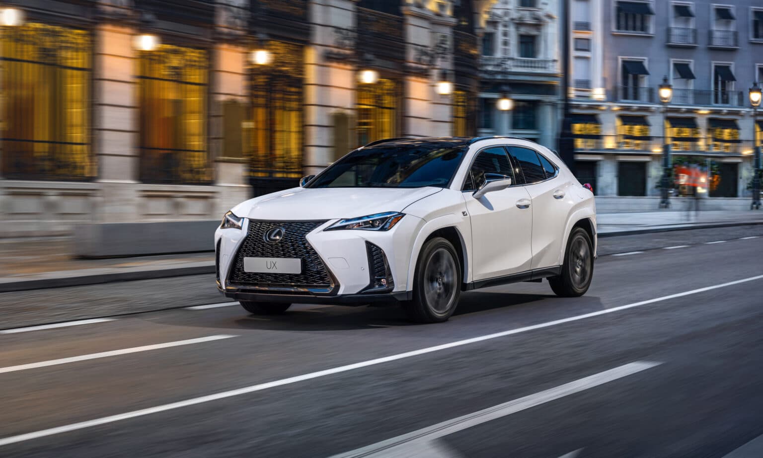 Lexus calienta motores y aquí está el primer teaser de su nuevo SUV EV