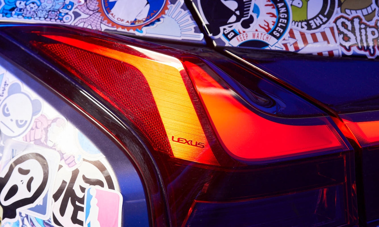 Lexus UX Sticker Bomb ¿Te comprarías un coche que luce «callejero»…?