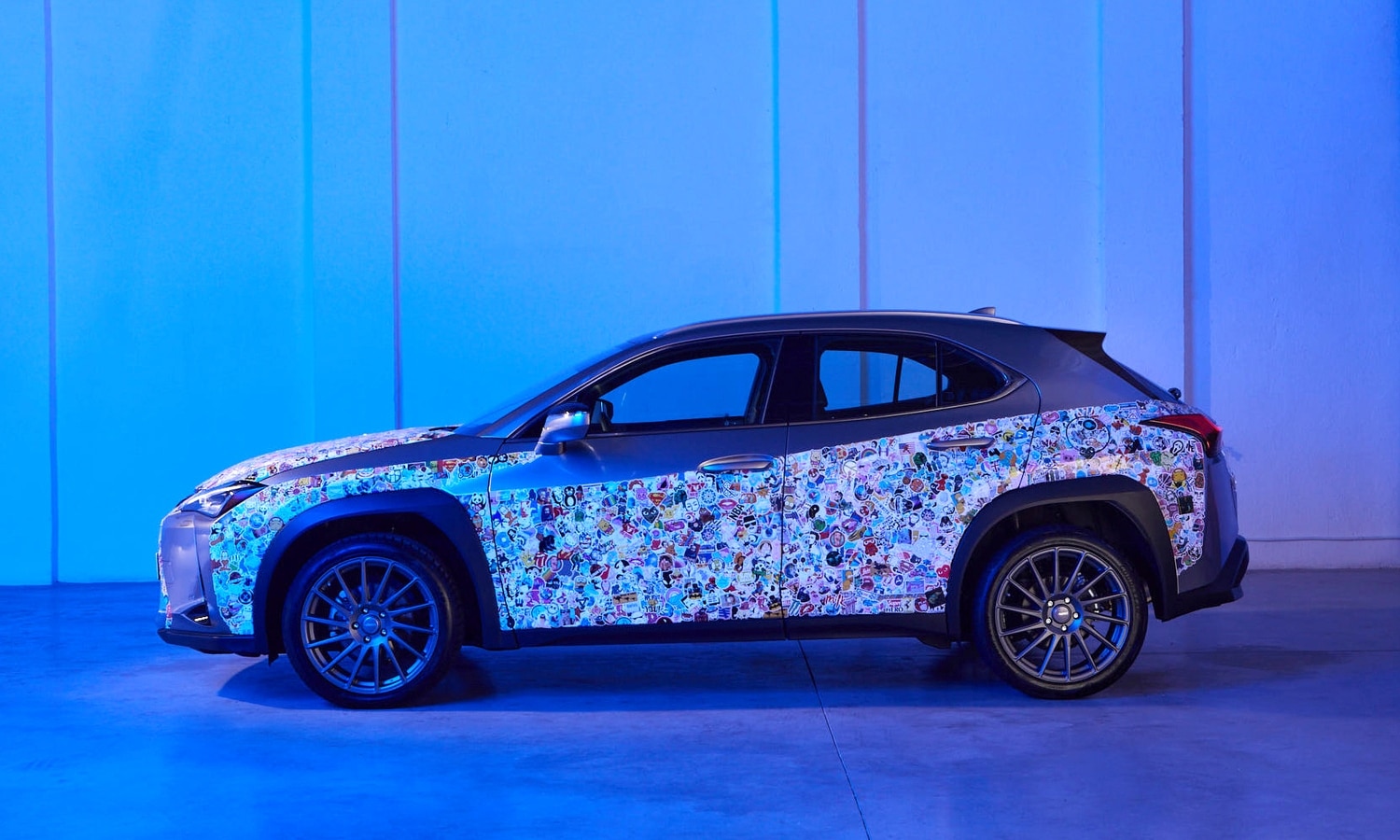 Lexus UX Sticker Bomb ¿Te comprarías un coche que luce «callejero»…?