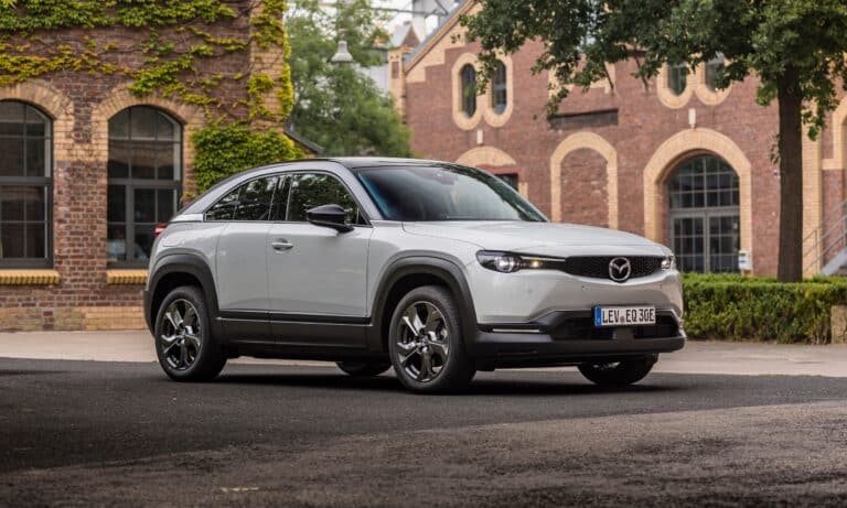 Todas las claves y ventajas del Mazda MX-30 R-EV: Versatilidad y eficiencia