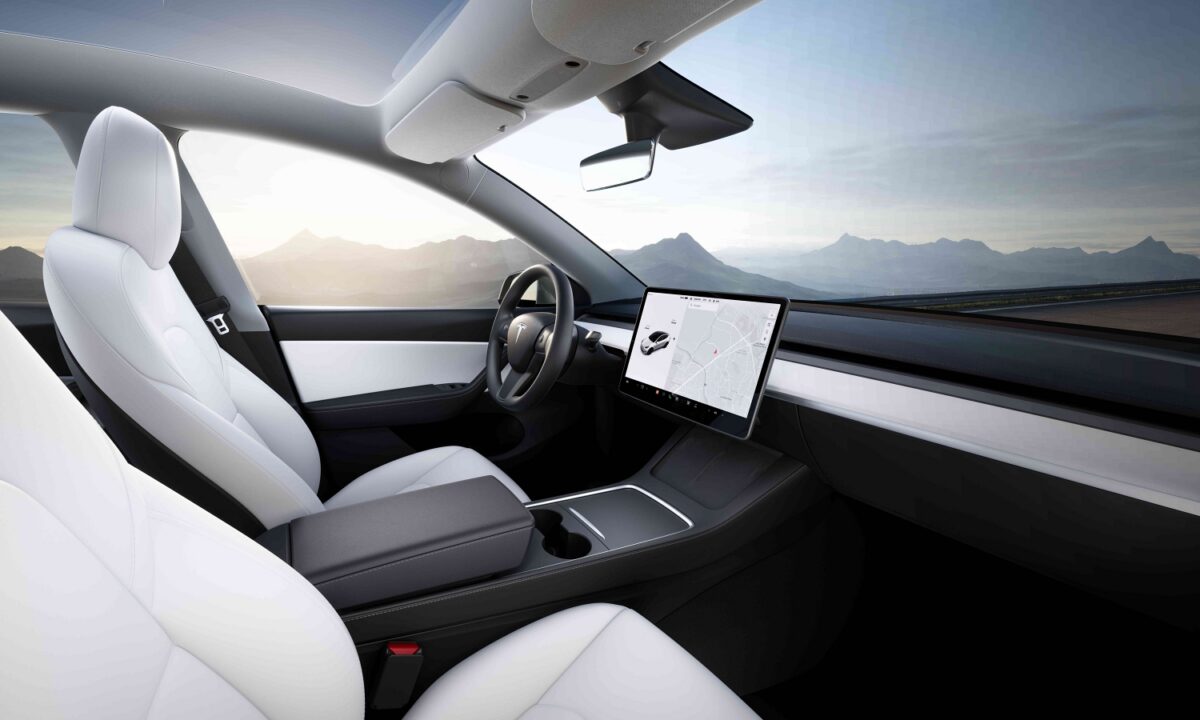 O Tesla Model Y 2025: redesign, autonomia e mais detalhes revelados
