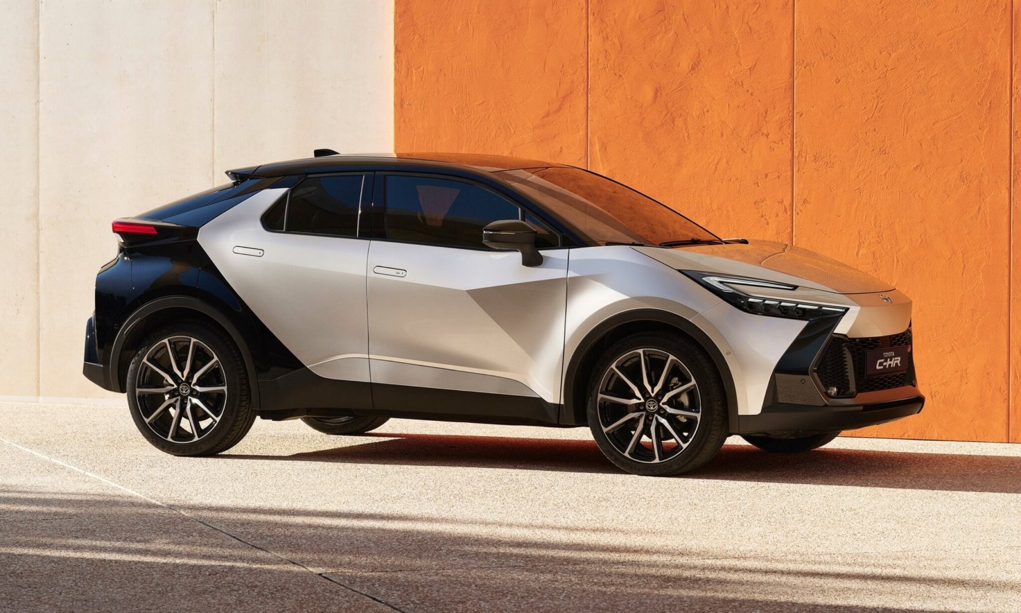 Toyota C HR 2025 Uusi S hk inen SUV Jonka Toimintas de On Jopa 600 Km