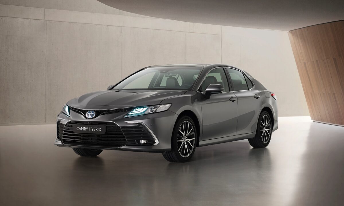 Los nuevos Toyota Camry y RAV4 ya tendrían fecha para debutar…