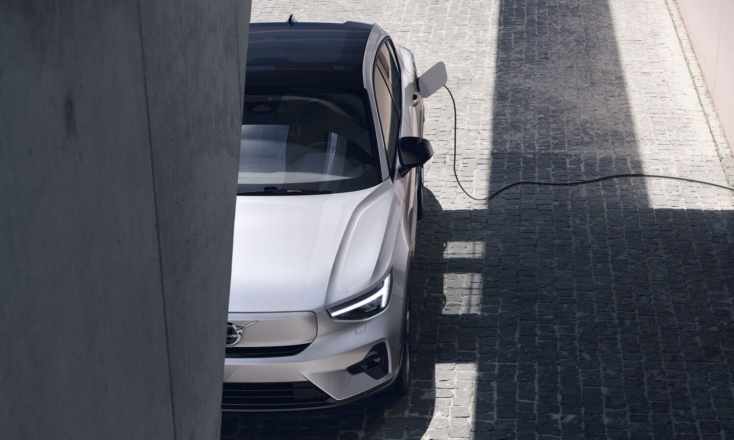 Volvo actualiza al XC40 Recharge y suma una nueva versión en el C40…