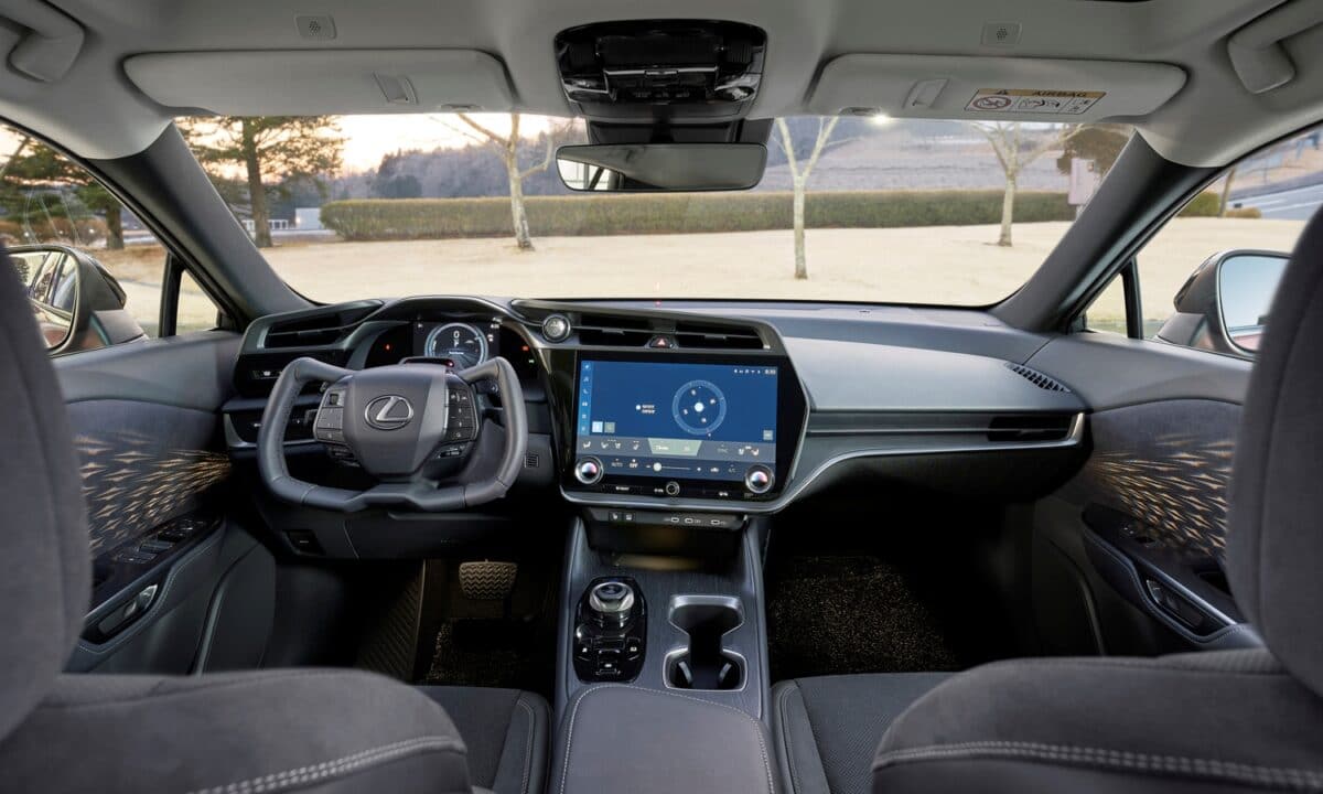 Nuevo Lexus RZ 450e 2025: Más autonomía, dirección innovadora y un ...