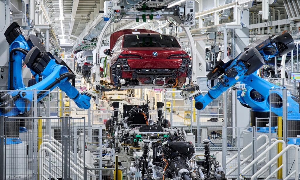 La producción del BMW Serie 7 y su hermano i7 arranca en Dingolfing…