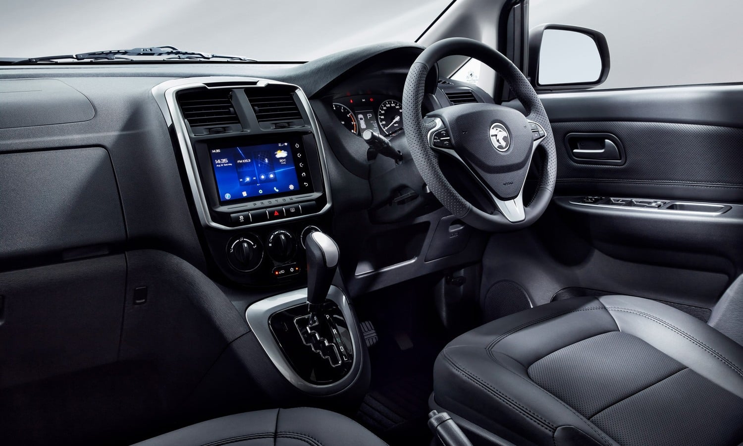 Proton Exora: ¿No te suena de algo su diseño? Piensa, piensa…