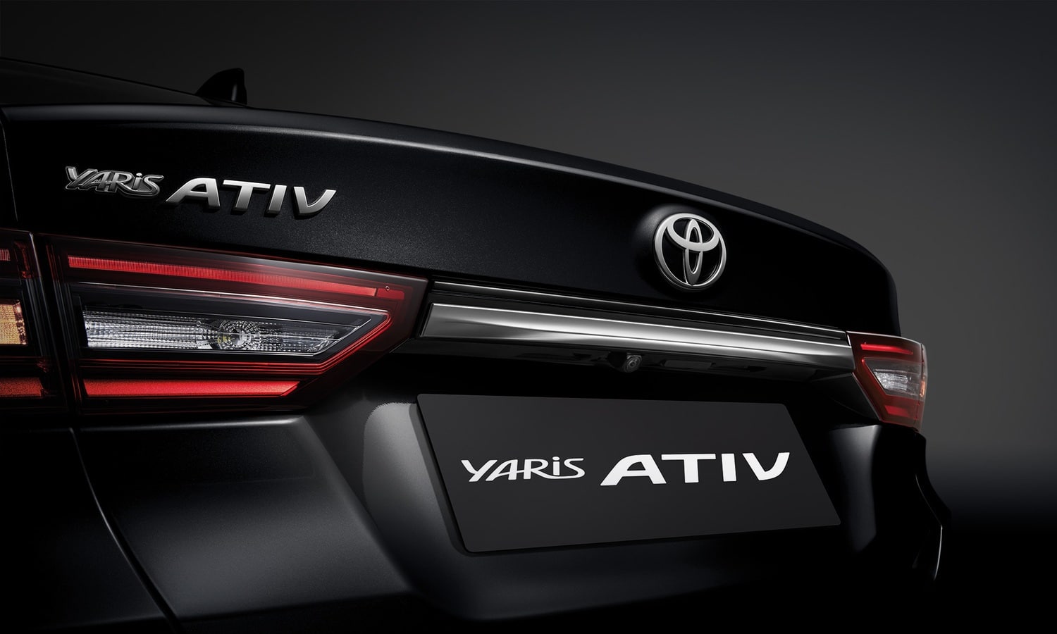 Toyota Yaris Ativ: Larga vida a las berlinas inteligentes y low cost…