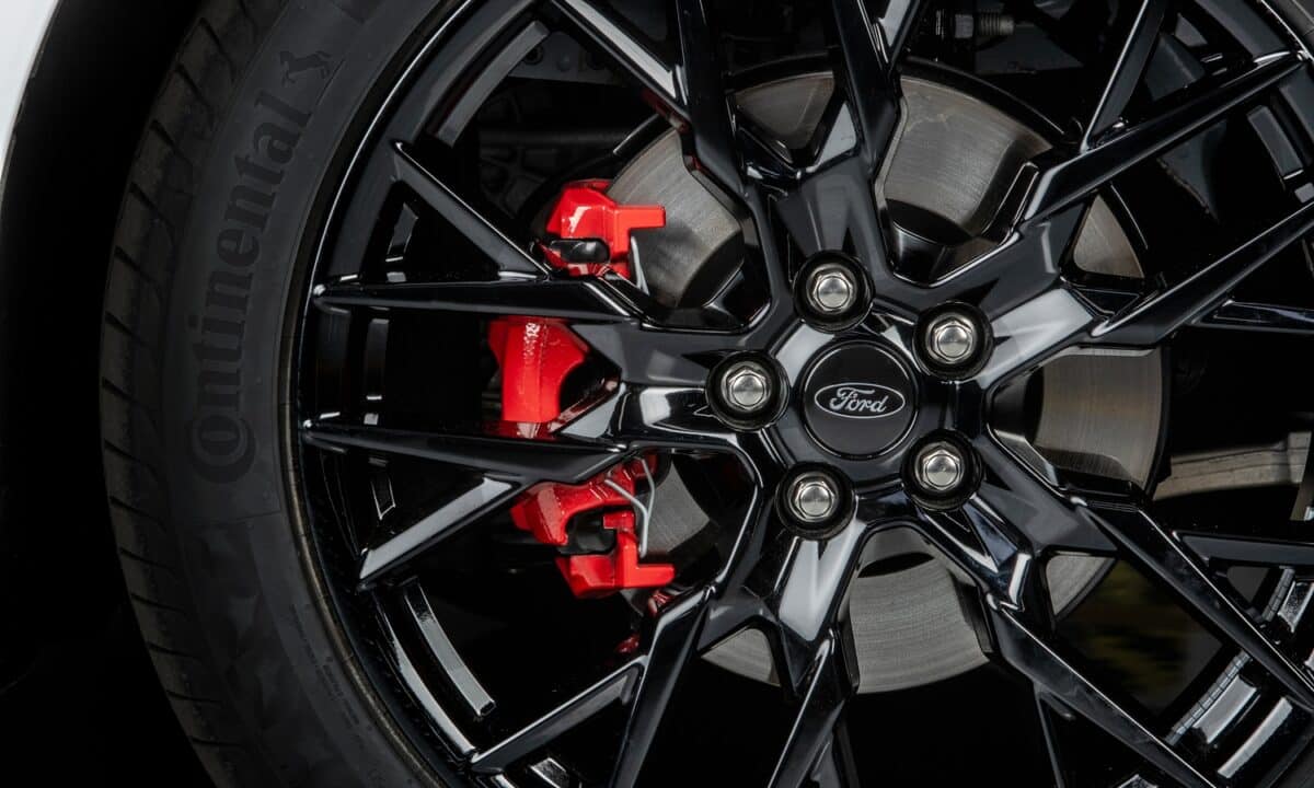 Ford Kuga Black Package: Celebrando el éxito del híbrido PHEV…