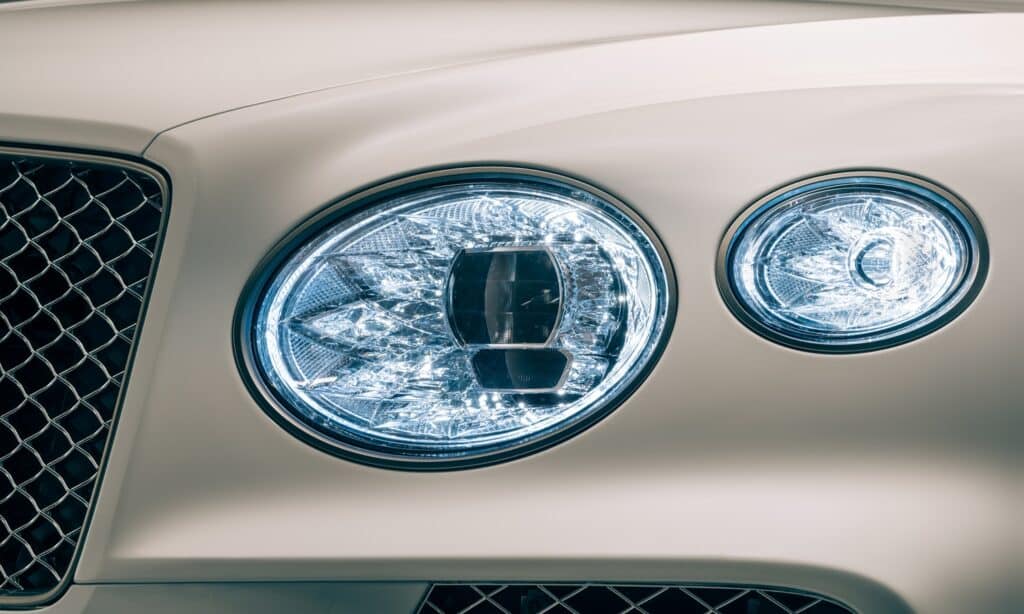 Bentley brings forward the launch of the most powerful and dynamic twin ...