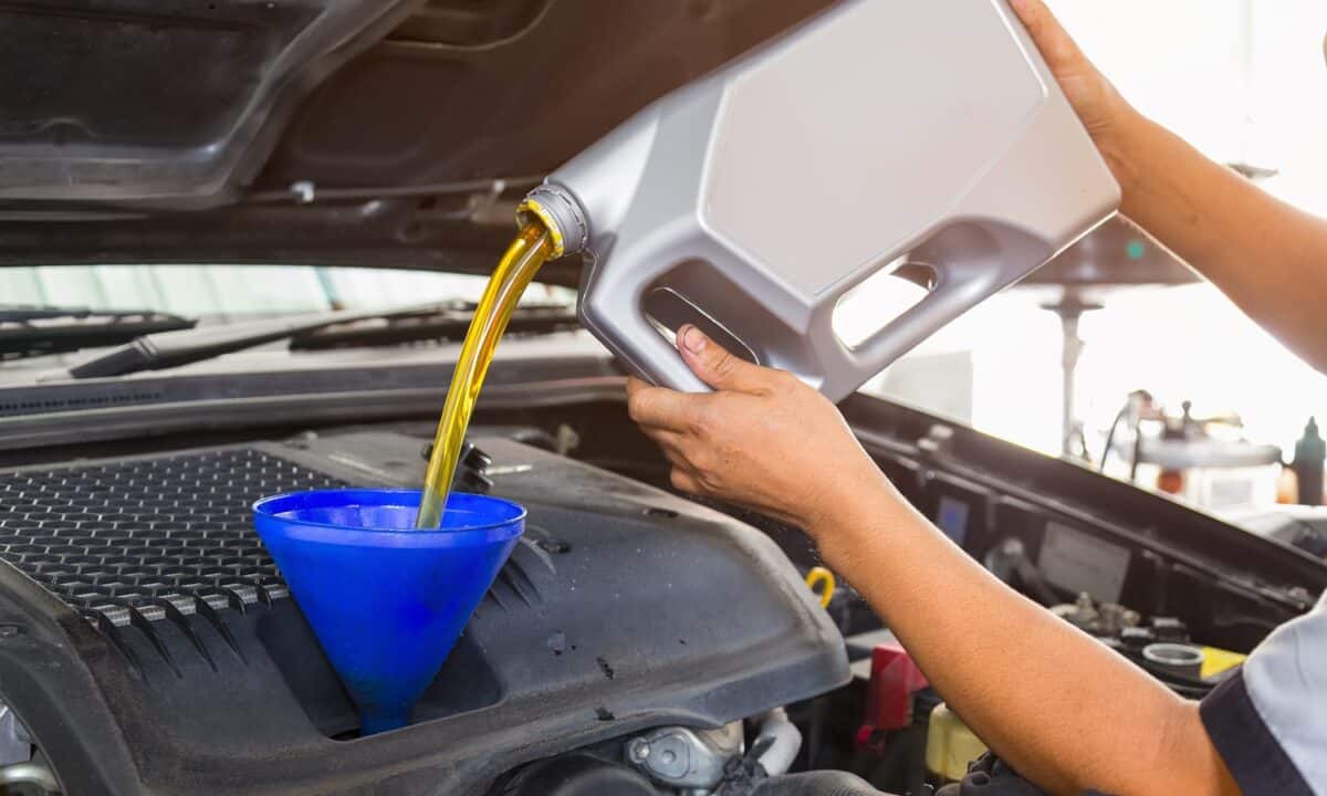 Guía sobre el aceite de motor: todo lo que tienes que saber