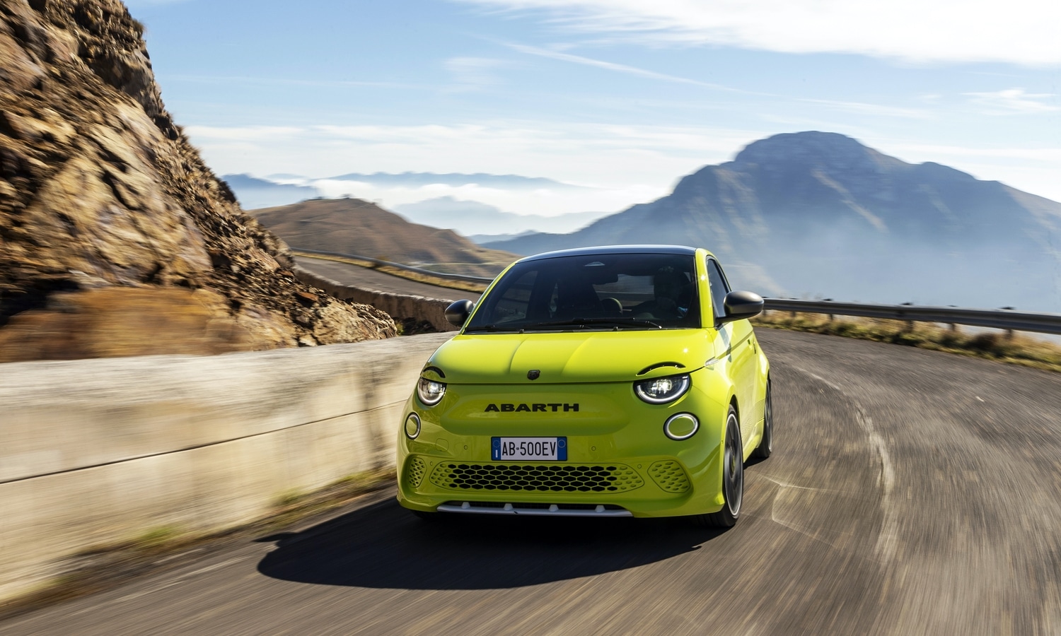 Abarth 500e: El Escorpión se electrifica con 155 CV de potencia…