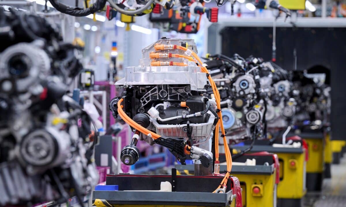 Production of the BMW iX1 starts at the Regensburg factory…