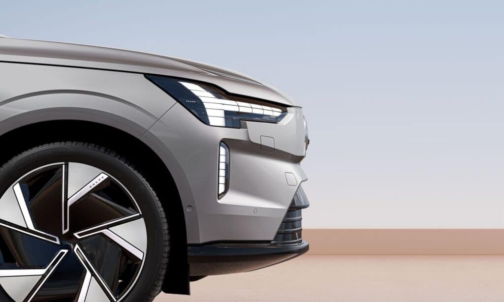 Volvo EX30: Proiectat pentru generația Z, dar îl pot cumpăra?