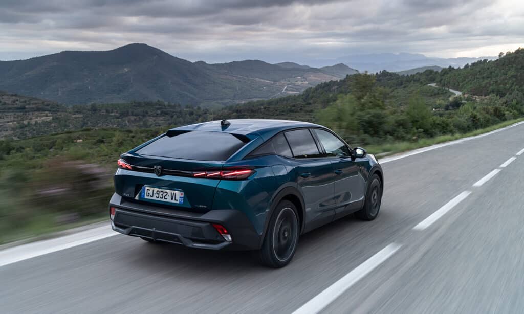 Prueba Peugeot 408 GT Hybrid 225 CV (con vídeo)