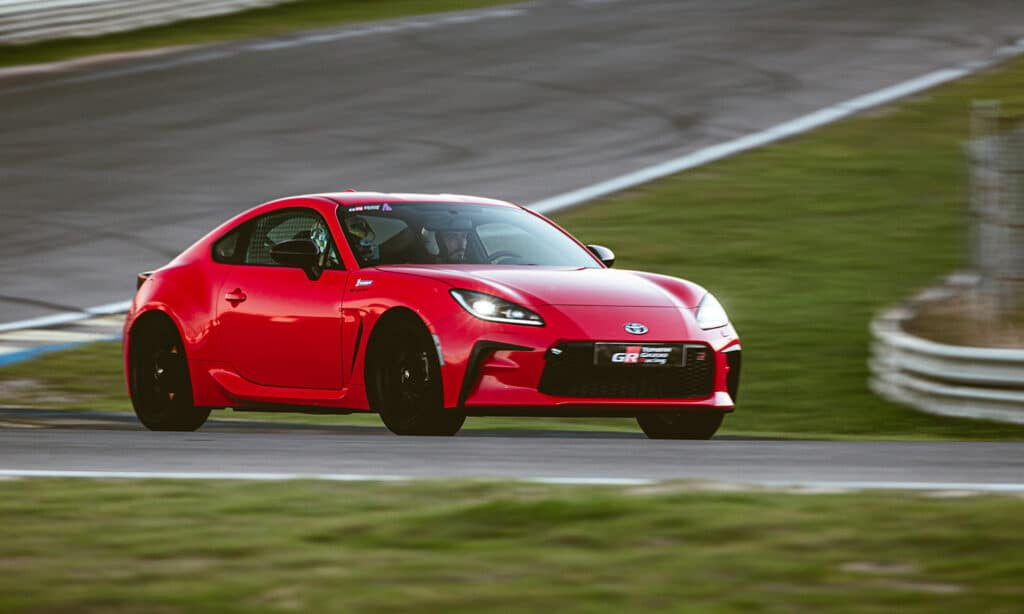 Probamos el Toyota GR 86 en el Circuito del Jarama (con vídeo)