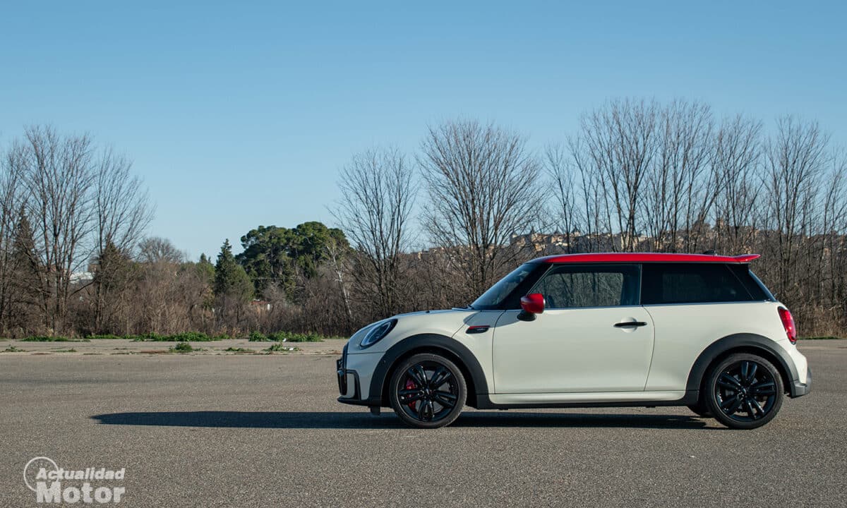 Prueba MINI John Cooper Works, 231 CV ¡EN CIRCUITO! (con vídeo)