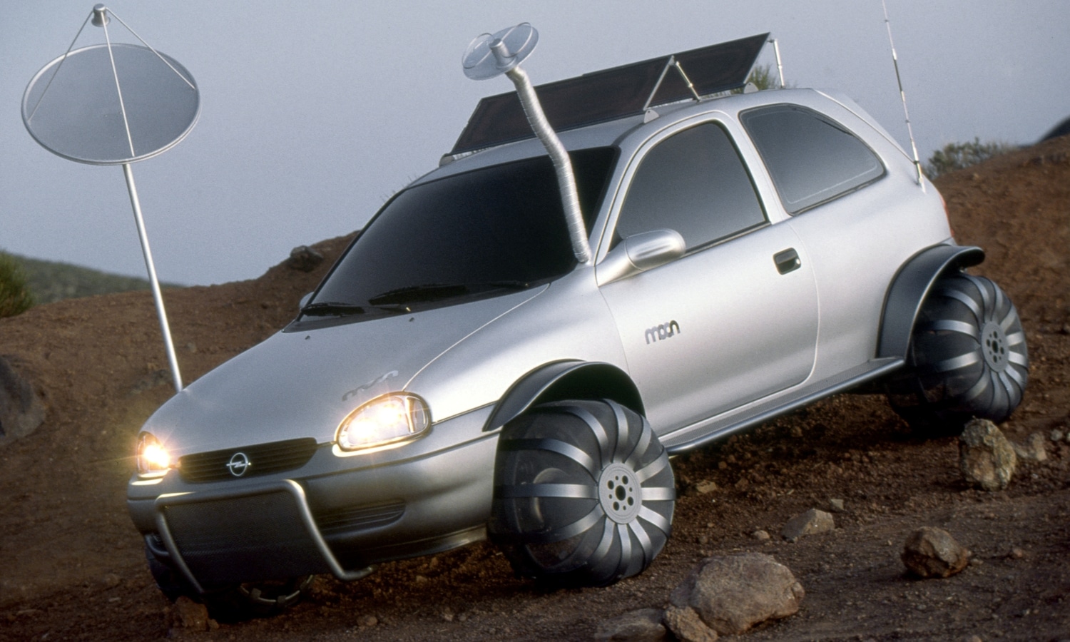 Opel Corsa Moon II: ¿Broma o genialidad técnica? ¿Tú qué crees?