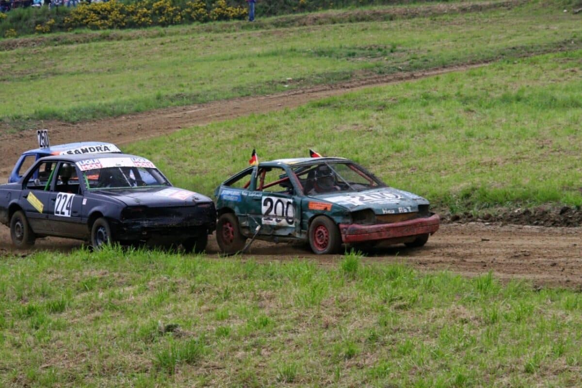 Hoy, en competiciones raras pero apasionantes…: Banger Racing
