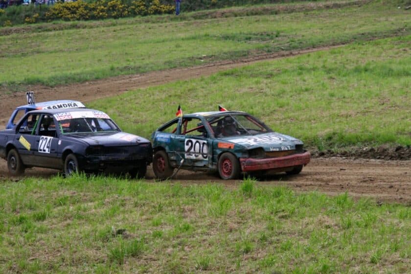 Hoy, en competiciones raras pero apasionantes…: Banger Racing