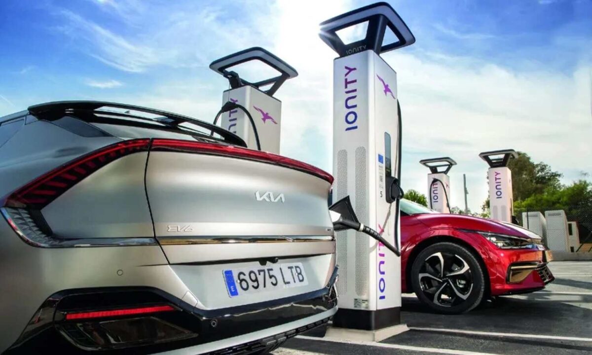 Atieva Edna, la furgoneta eléctrica que humilla al BMW i8 y al Dodge ...