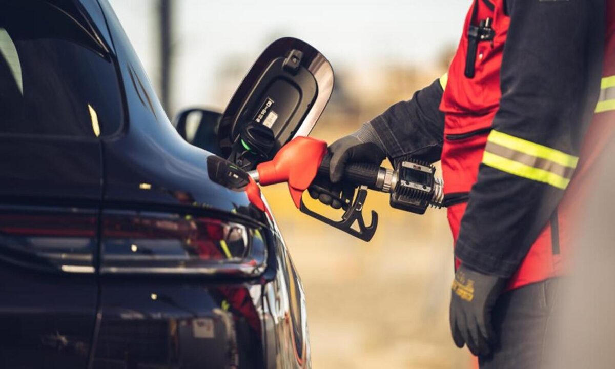 Europe, at last, reopens the debate on the end of combustion engine cars