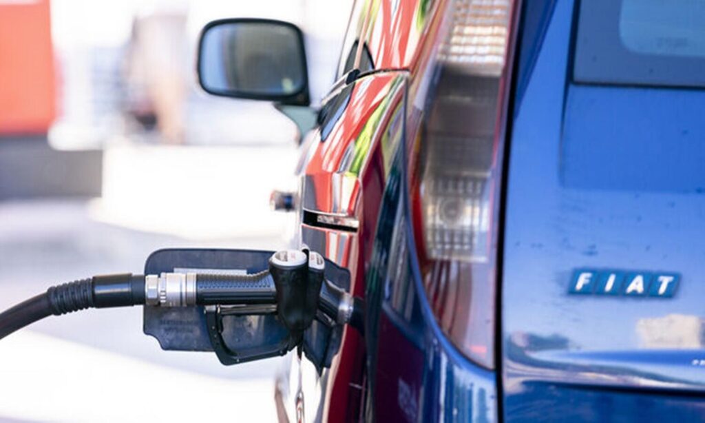 Eléctrico, híbrido o gasolina: ¿qué tipo de coche consume menos?