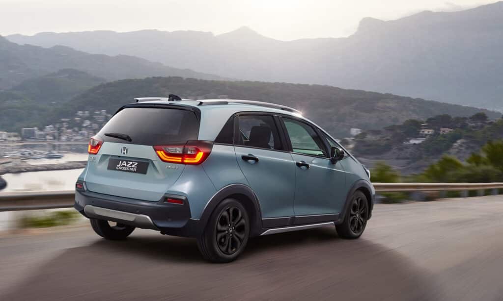 Novedades y mejoras para el Honda Jazz Crosstar, el urbano híbrido con ...