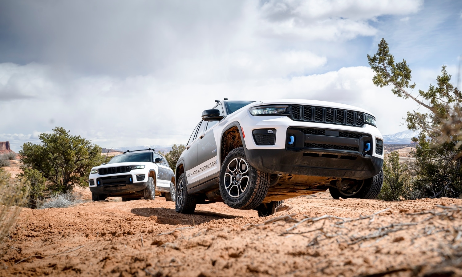 Jeep ya prueba la conducción autónoma para circular en campo…