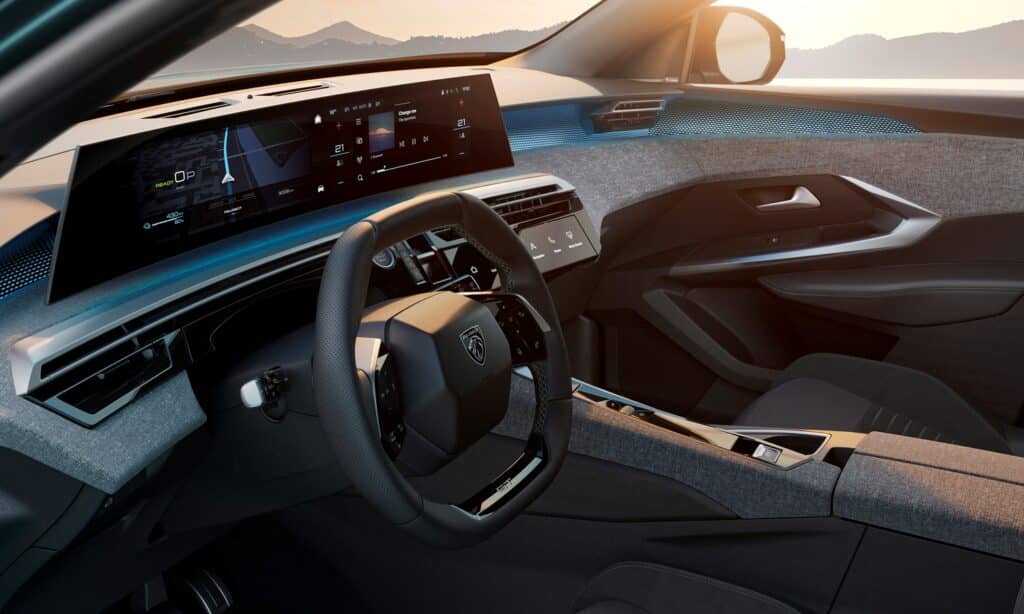 El futuro Peugeot e-3008 avanza su renovado panoramic i-Cockpit