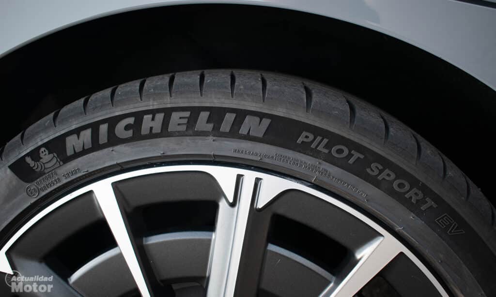 试试 MICHELIN E.Primacy 和 Pilot Sport EV，这是专为电气化人群设计的系列。带视频！
