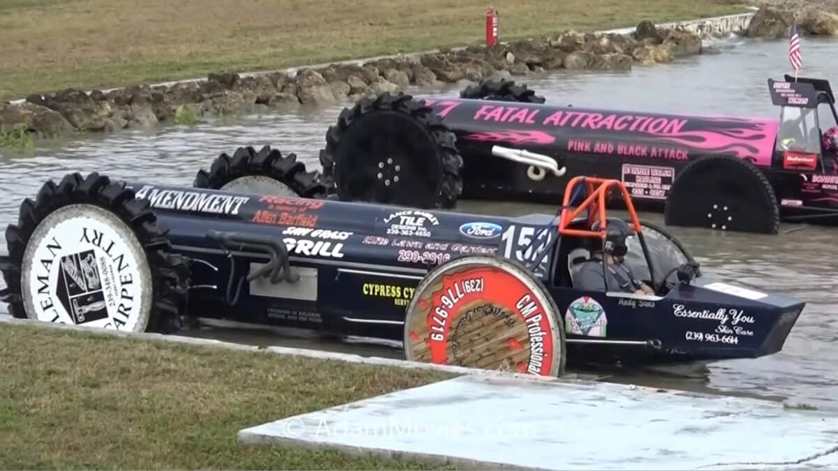 Hoy, en competiciones raras pero apasionantes…: Swamp Buggy Races