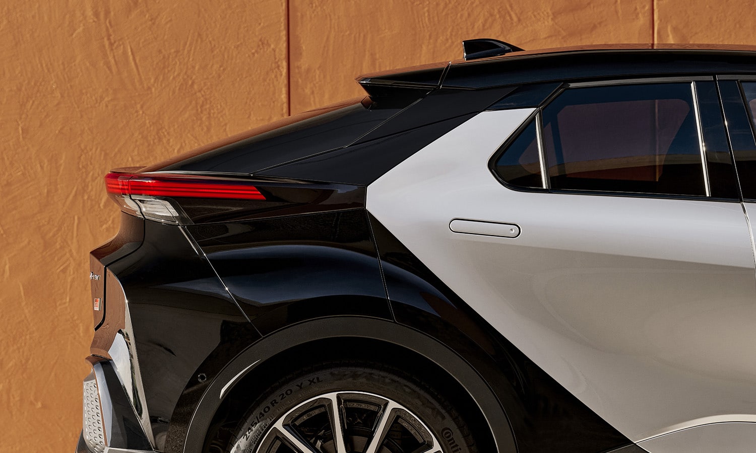 Las tres claves del Toyota C-HR, el superventas se renueva por completo