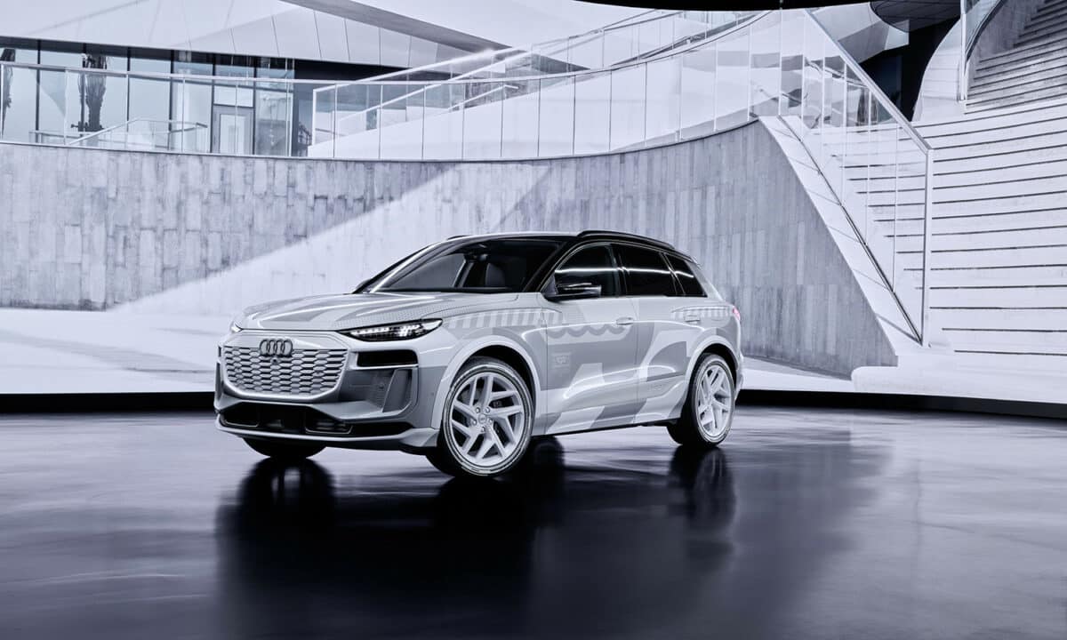 What use is the new screen of the Audi Q6 in the passenger area?