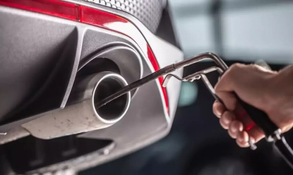 Como limpar o tubo de escape passo a passo