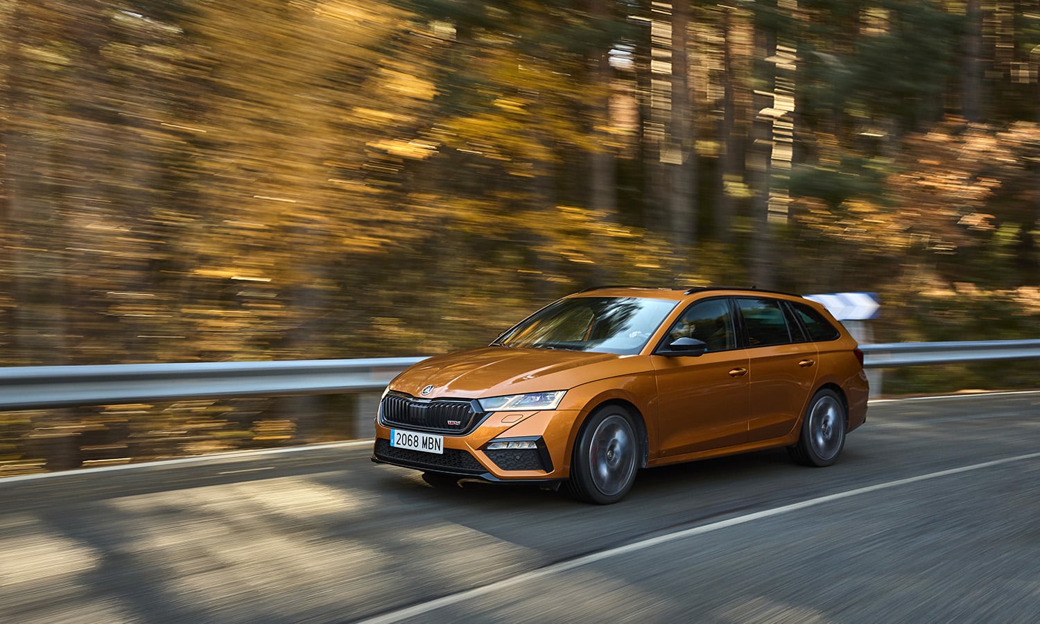 Nos ponemos al volante de la gama Skoda RS, incluyendo los deportivos ...