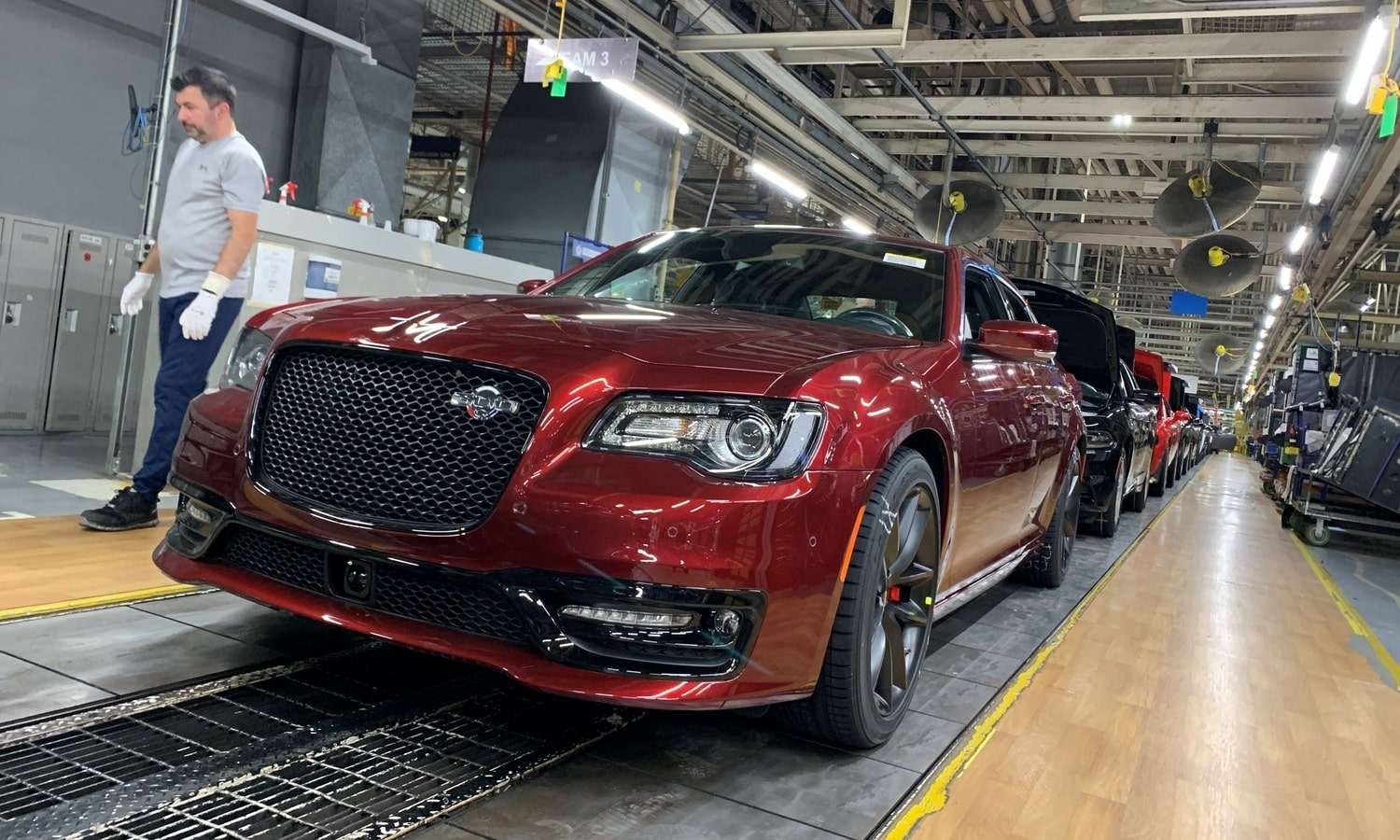 Ahora sí, el último Chrysler 300C ha salido de la línea de montaje…