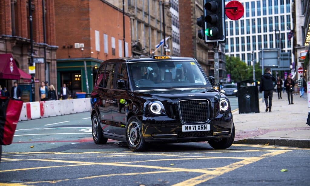 LEVC Xspace: El clon chino del Staria llega como taxi eléctrico…