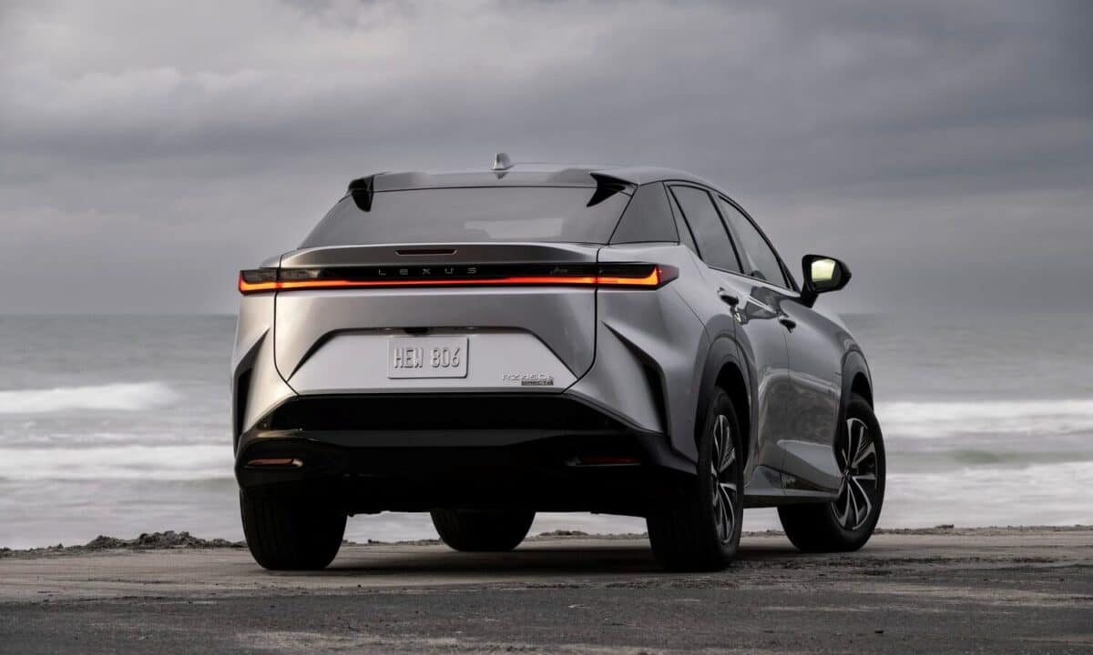 Lexus RZ: La versión 300e FWD de 201 CV llega a los EEUU…