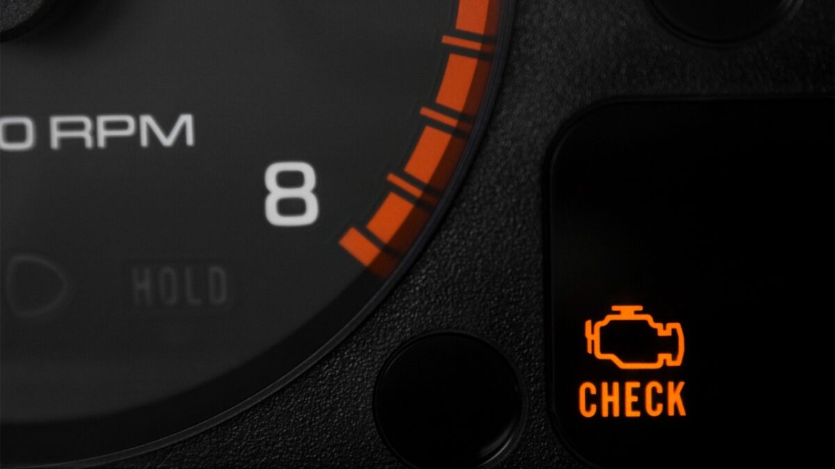 Check engine light: what does it mean when it is on?