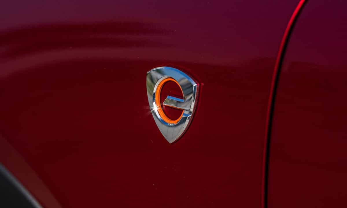 Mazda estaría pensando en actualizar su logo ¿Cómo lo imaginas?
