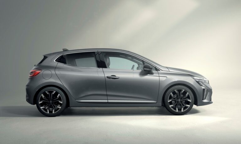 Renault Clio 2025 spied: New design and details revealed