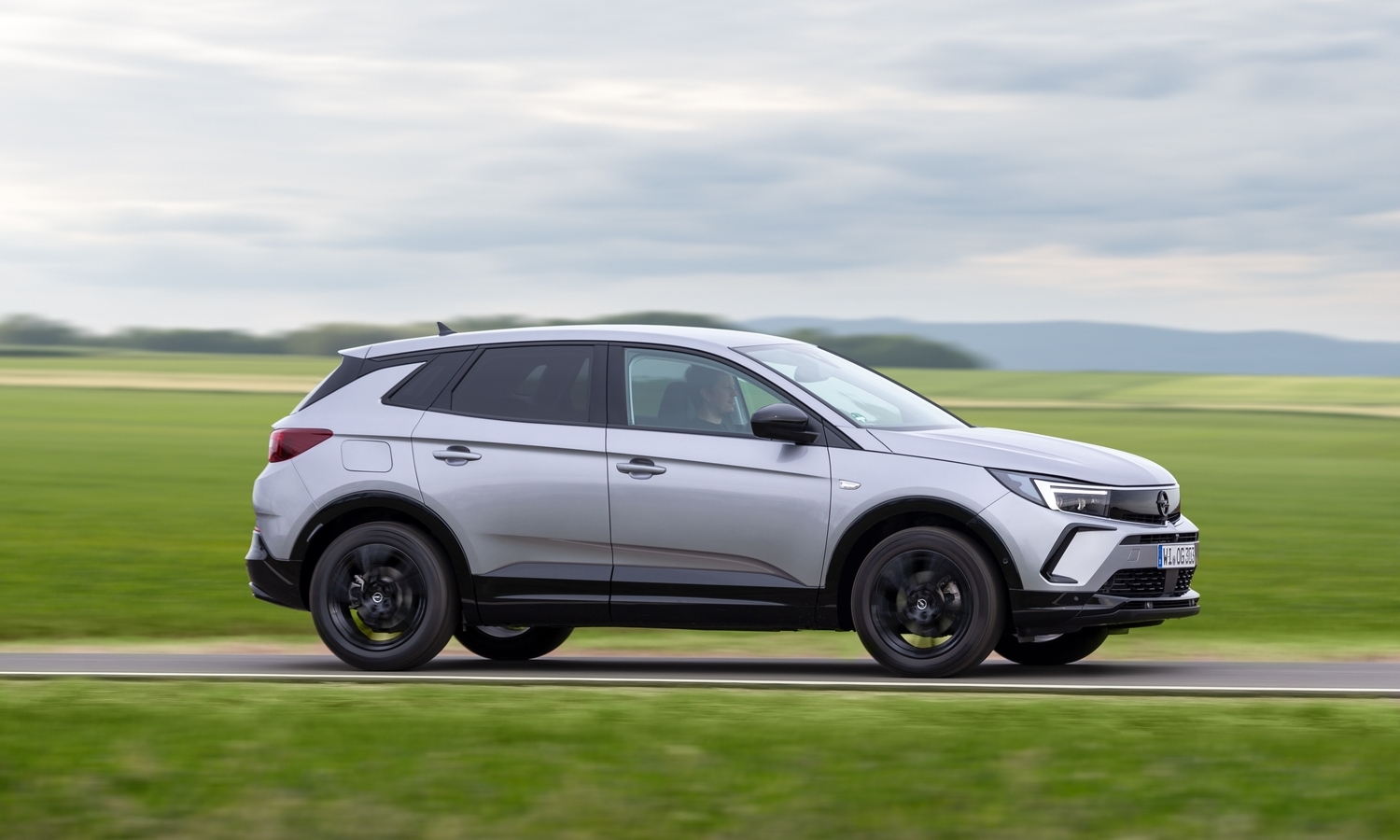 Opel Grandland Hybrid: La gama crece con 136 CV micro híbridos