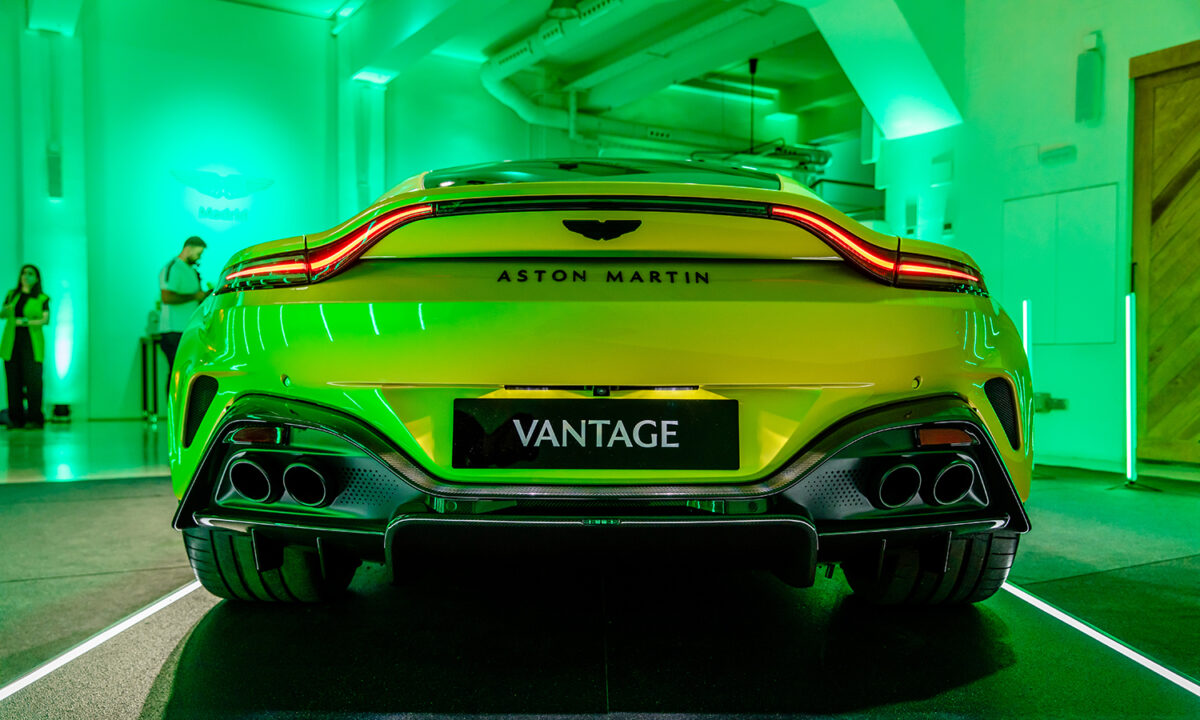Nos subimos al Aston Martin Vantage 2024 ¡Desde 250.000 euros!